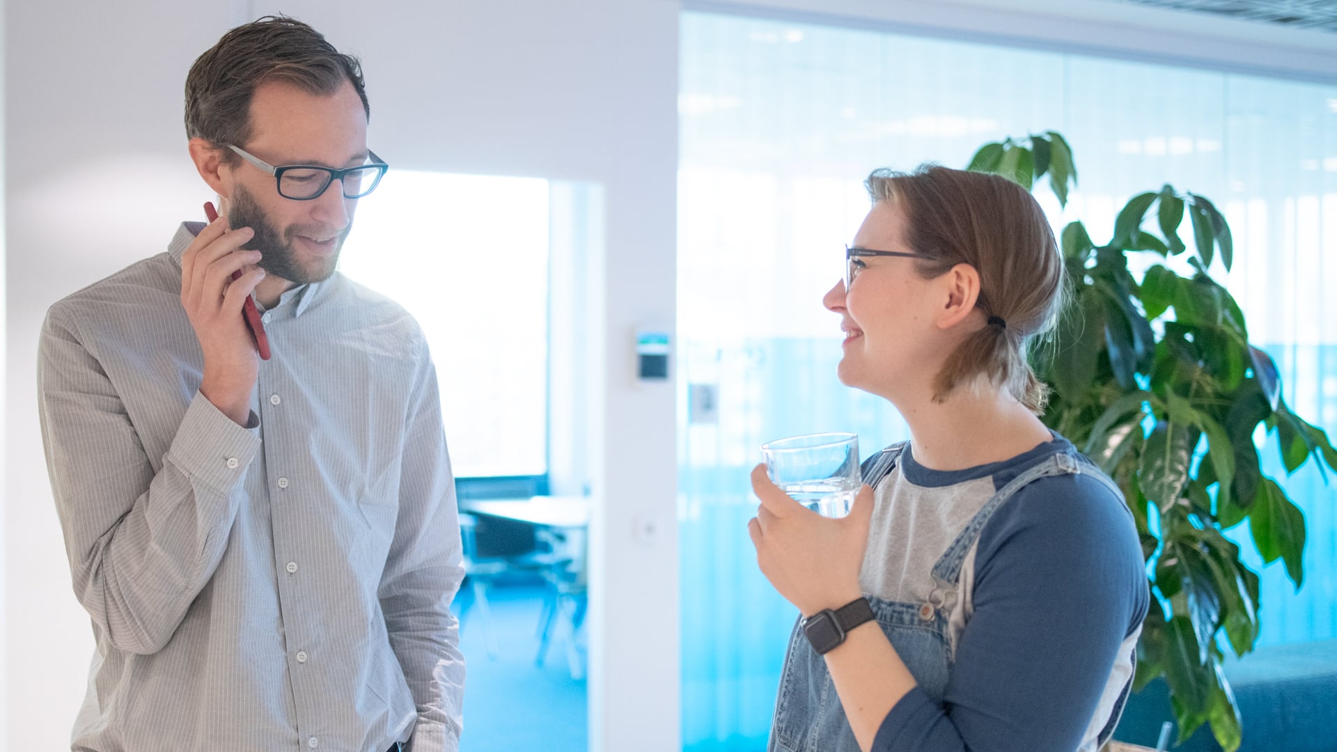 Tjuvlyssnar mobilen på mig hela tiden? | Internetstiftelsen